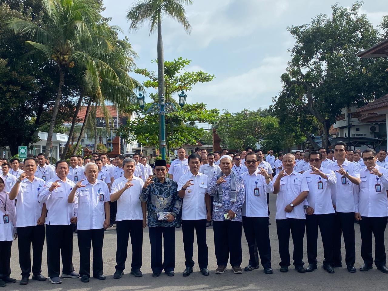 Wali Kota Effendi Edo Lepas Purna Tugas Dirut Perumda Air Minum Tirta ...