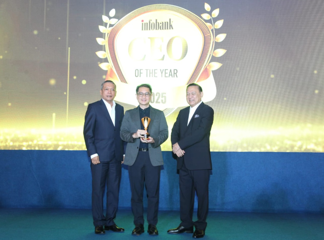 CEO FIFGROUP, Siswadi, Raih Anugerah CEO of the Year 2025