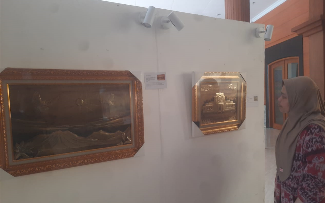 Pameran di Galeri Seni Pachira Cirebon, Hadirkan Lukisan Relief Logam ...