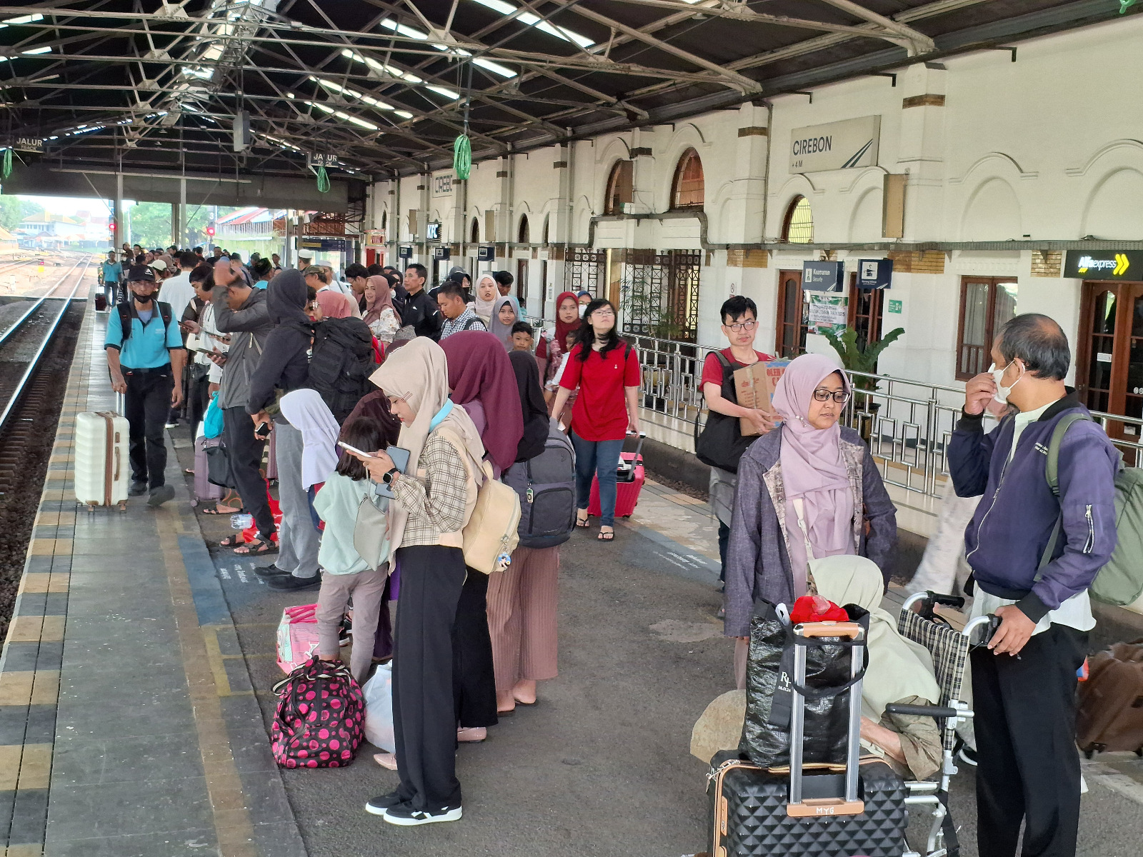 Hingga April 2025, KAI Daop 3 Cirebon Layani Lebih dari 600 Ribu Penumpang