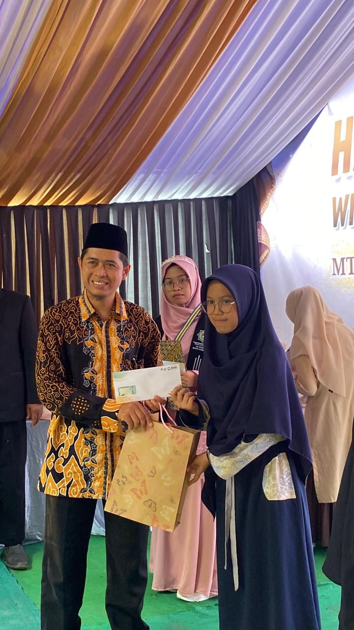 BMH Berikan Apresiasi kepada Santri Berprestasi dan Penghafal 30 Juz